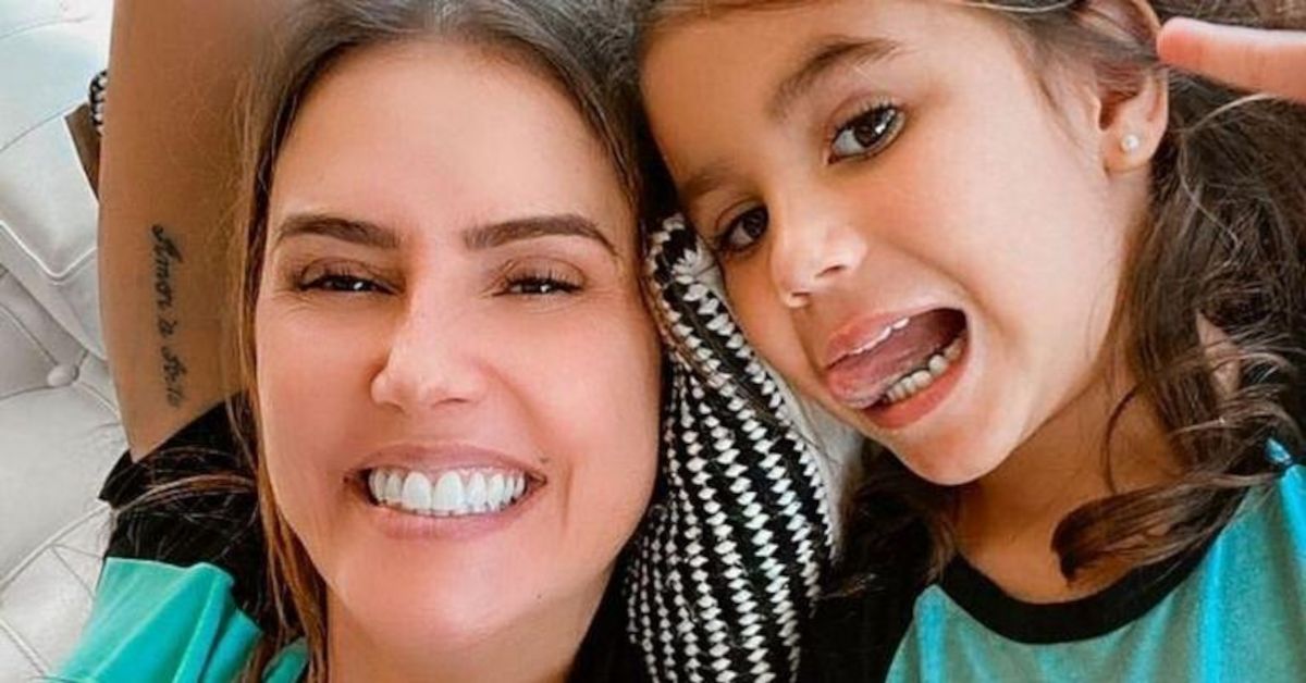 Maria Flor, filha de Deborah Secco, sofre acidente é levada para ... Maria Flor, filha de Deborah Secco, sofre acidente é levada para ...