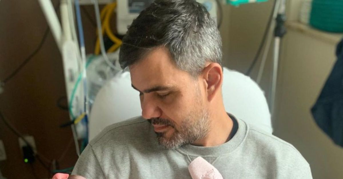 Com A Filha Lutando Pela Vida Juliano Cazarré Surge Na Uti E Realiza