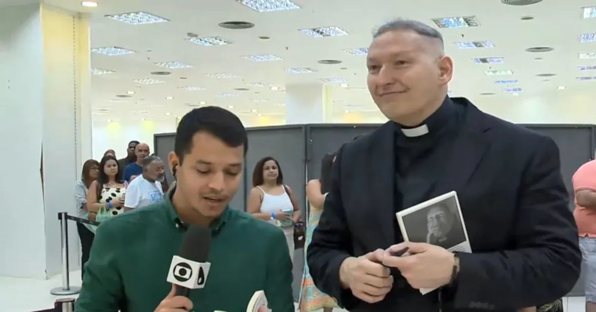 Vídeo: Padre Marcelo Rossi chora ao receber notícia de falecimento ao ...